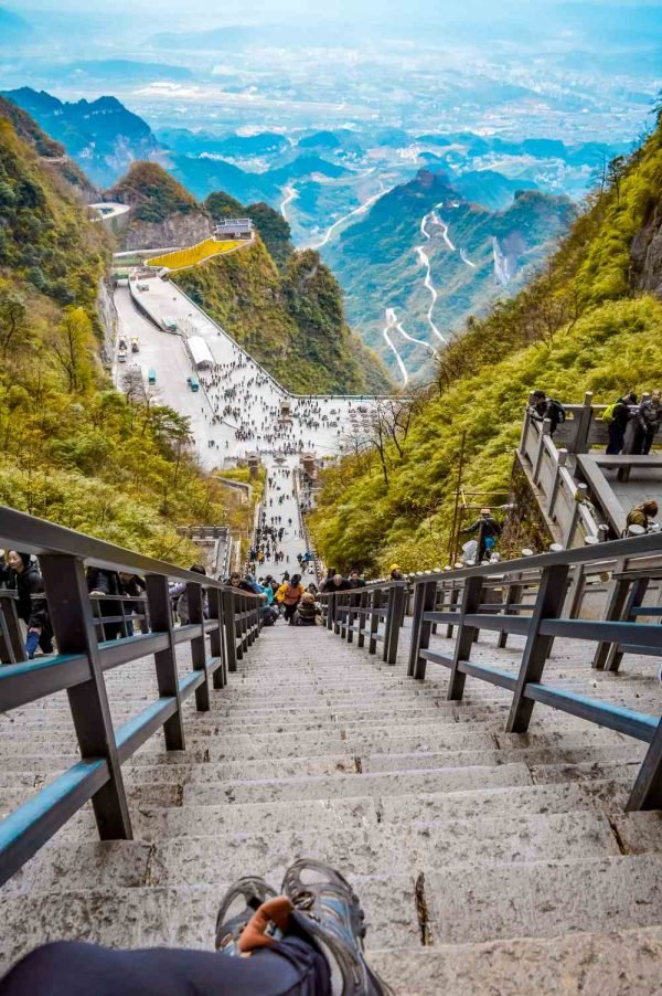 Montanha Tianmen: Porta do Céu na China + Passarela de Vidro!