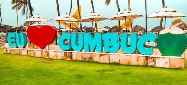 Praia do Cumbuco: Melhores Barracas, Onde Fica & Como Chegar