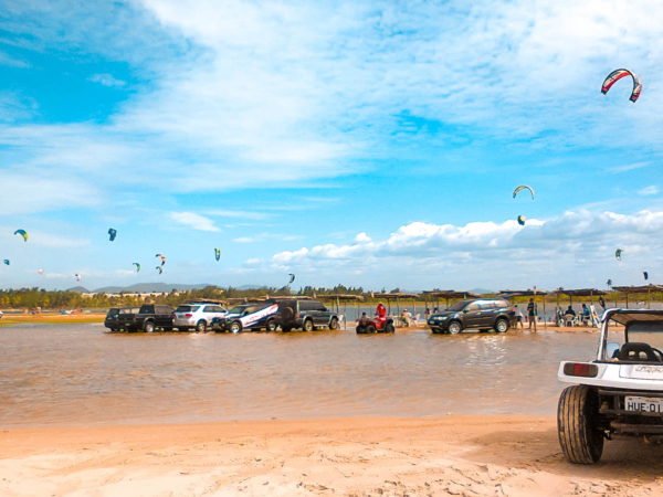 Praia do Cumbuco: Onde Fica, Como Chegar & Melhores Barracas
